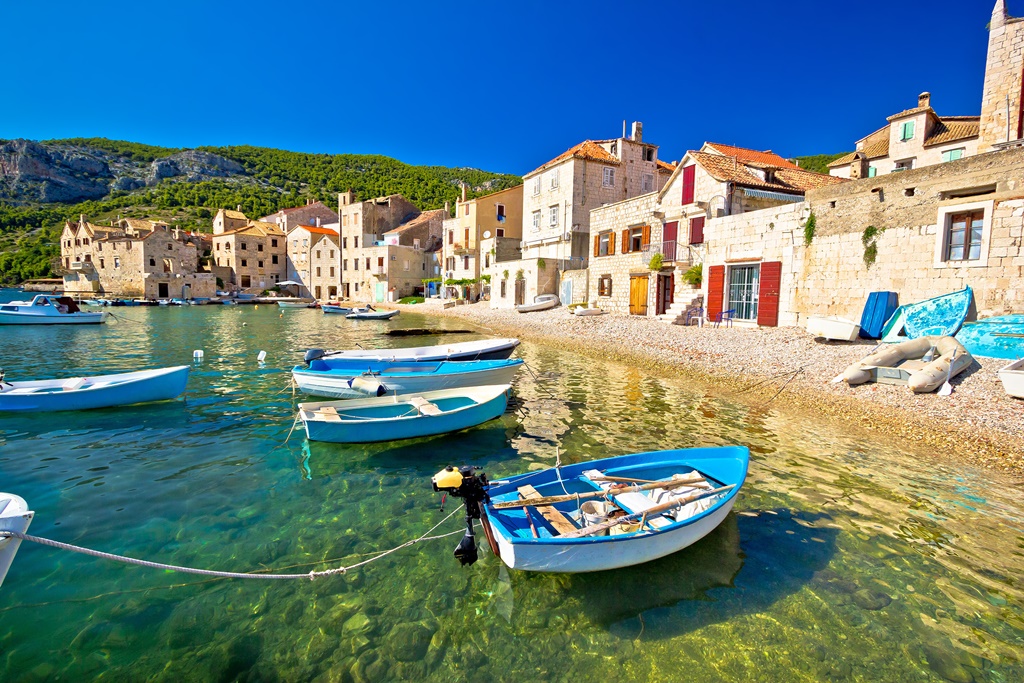 Otok Vis Hrvatska - Trajekti, znamenitosti, plaže i drugo