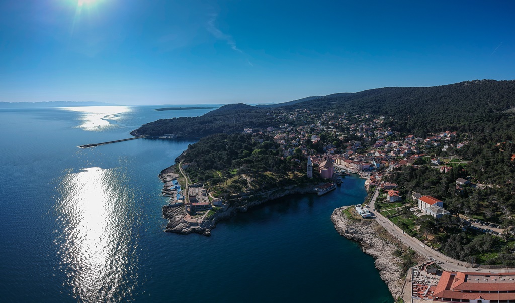 Otok Lošinj Hrvatska - trajekti, znamenitosti, plaže i drugo